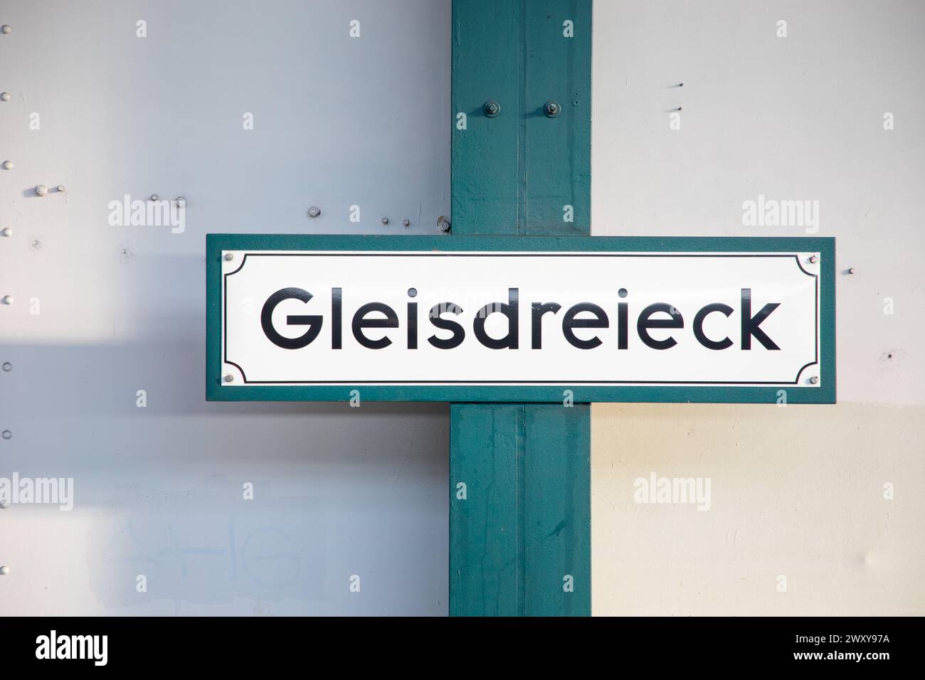 subway station signage Gleisdreieck - square of rails - at the ...