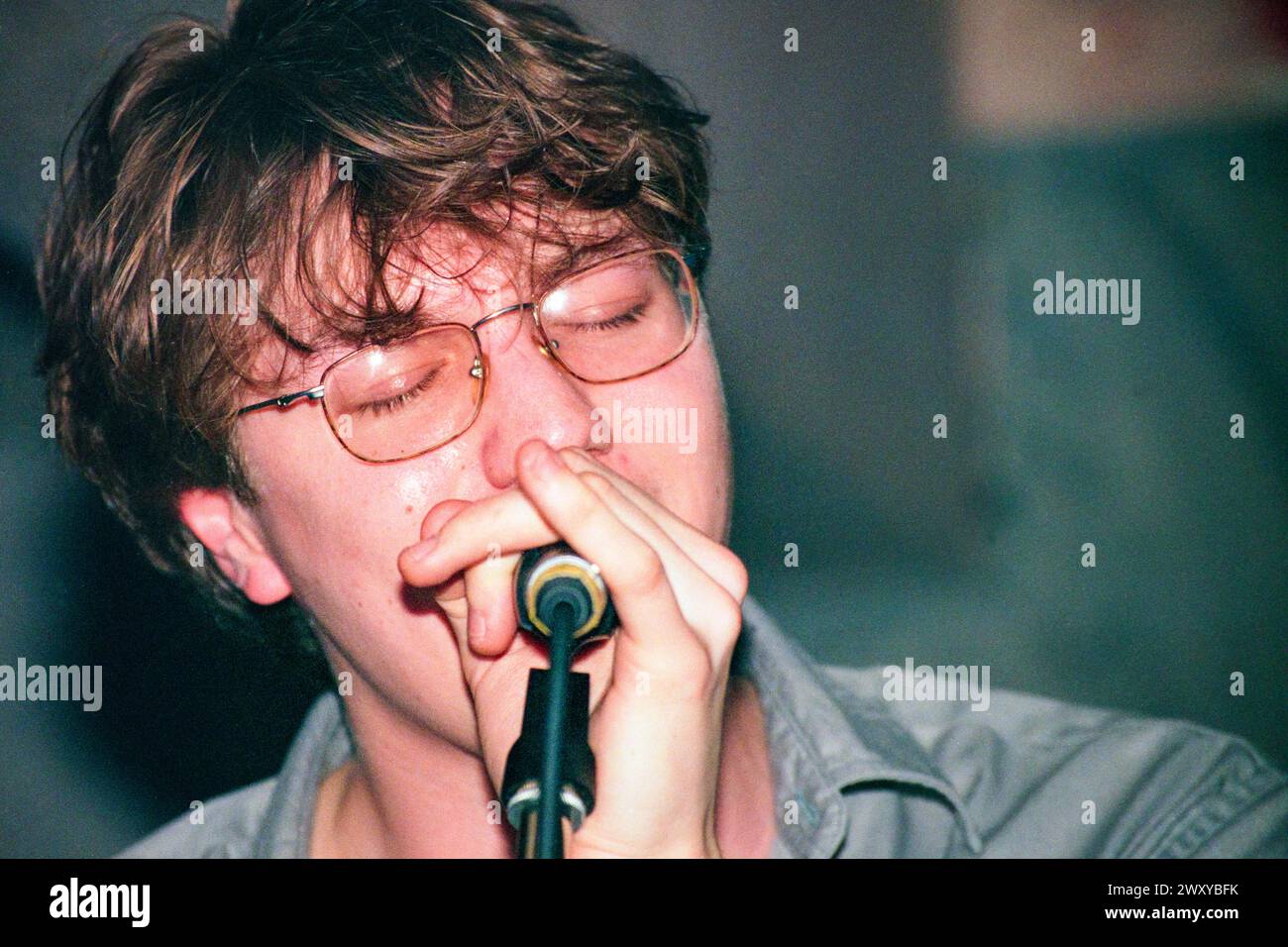GOMEZ, EARLY CONCERT, 1998: A young Ben Ottewell of Gomez playing a ...