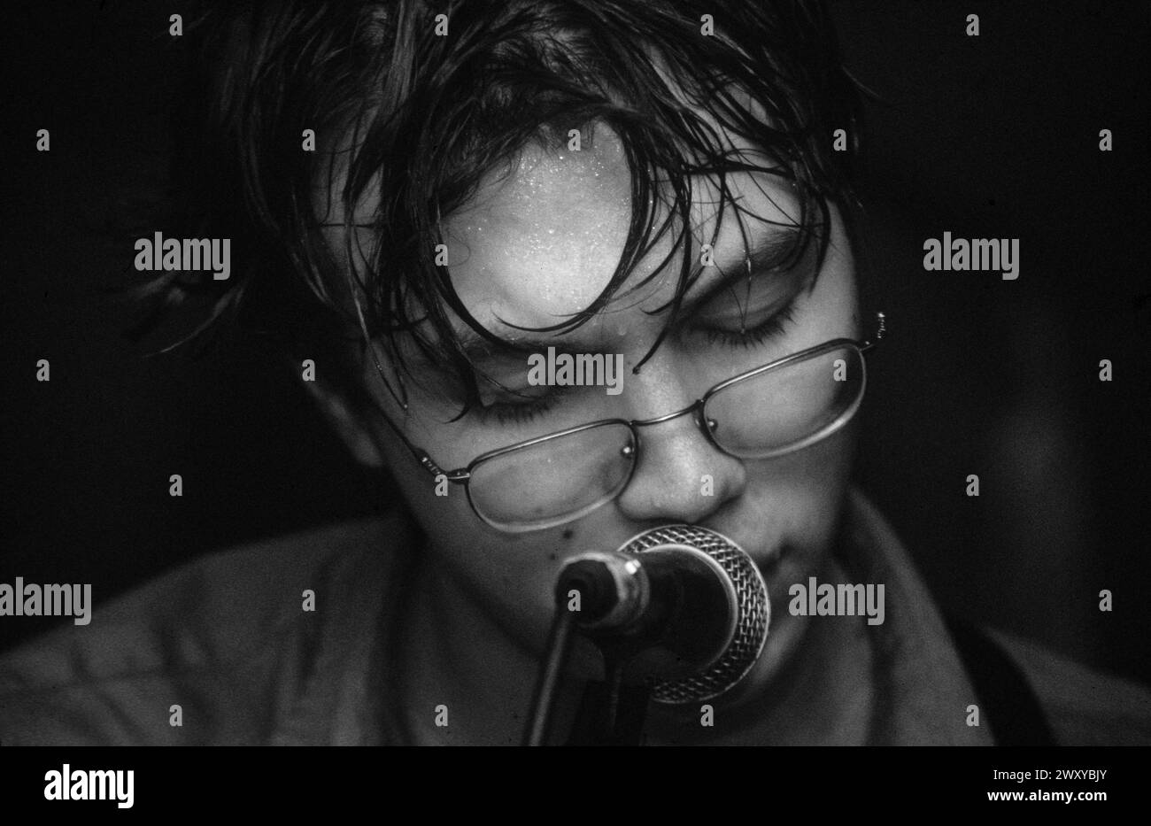 GOMEZ, EARLY CONCERT, 1998: A young Ben Ottewell of Gomez playing a ...