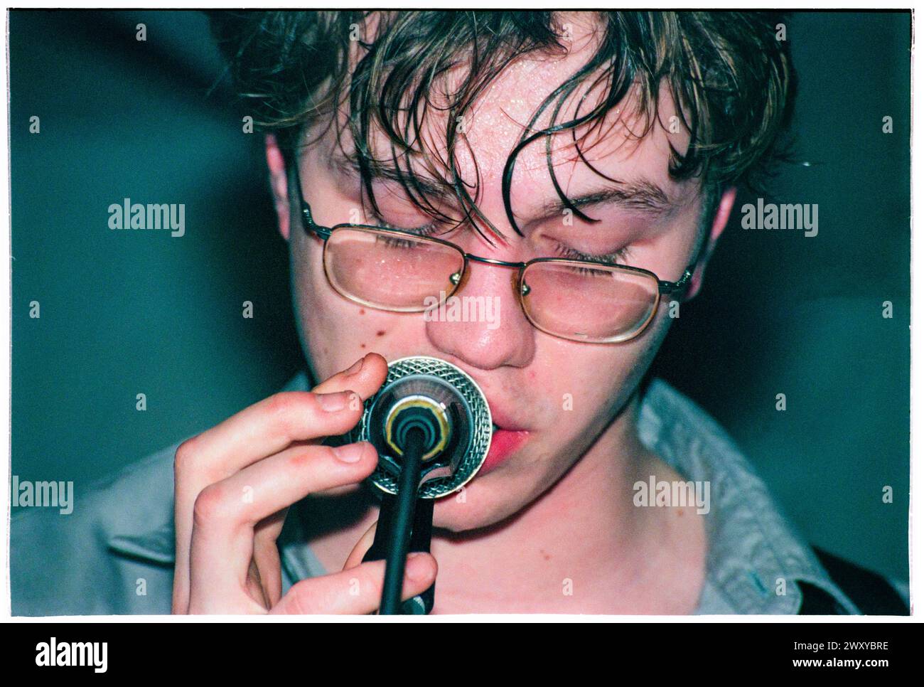 GOMEZ, EARLY CONCERT, 1998: A young Ben Ottewell of Gomez playing a ...