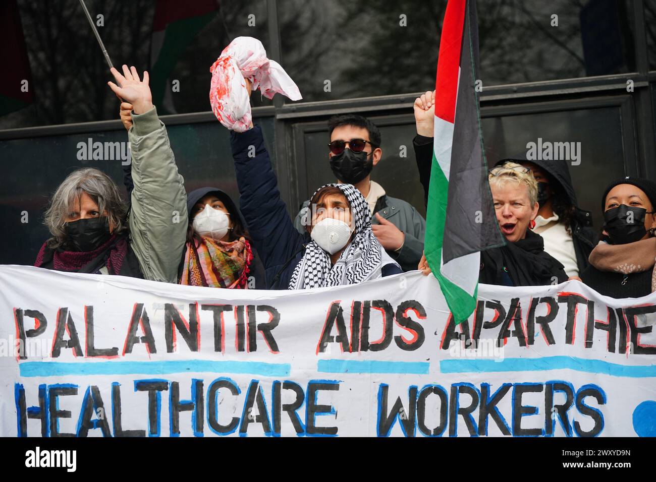 NHS staff blockade the entrance to NHS England's headquarters in ...