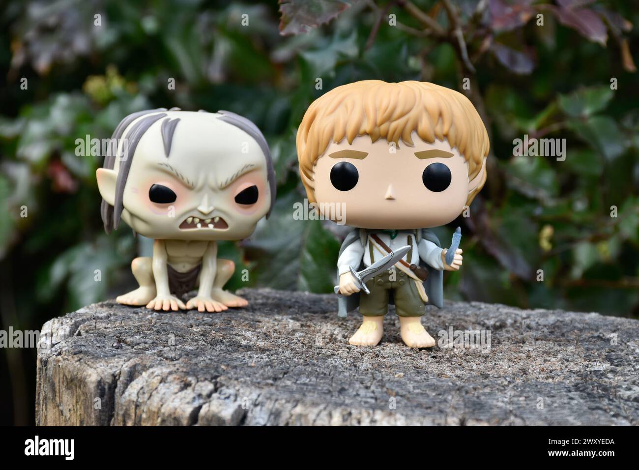 Funko Pop action figures of Gollum and hobbit Sam from fantasy movie ...