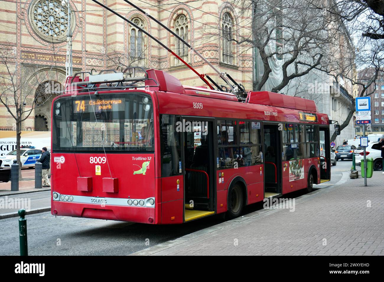 Red Budapest Solaris Trolleybus 8009 outside The Budapest Synagogue ...