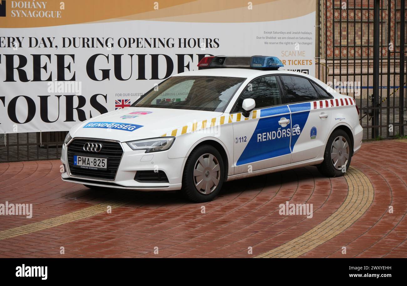 Hungarian Audi Police car outside The Synangogue Stock Photo - Alamy