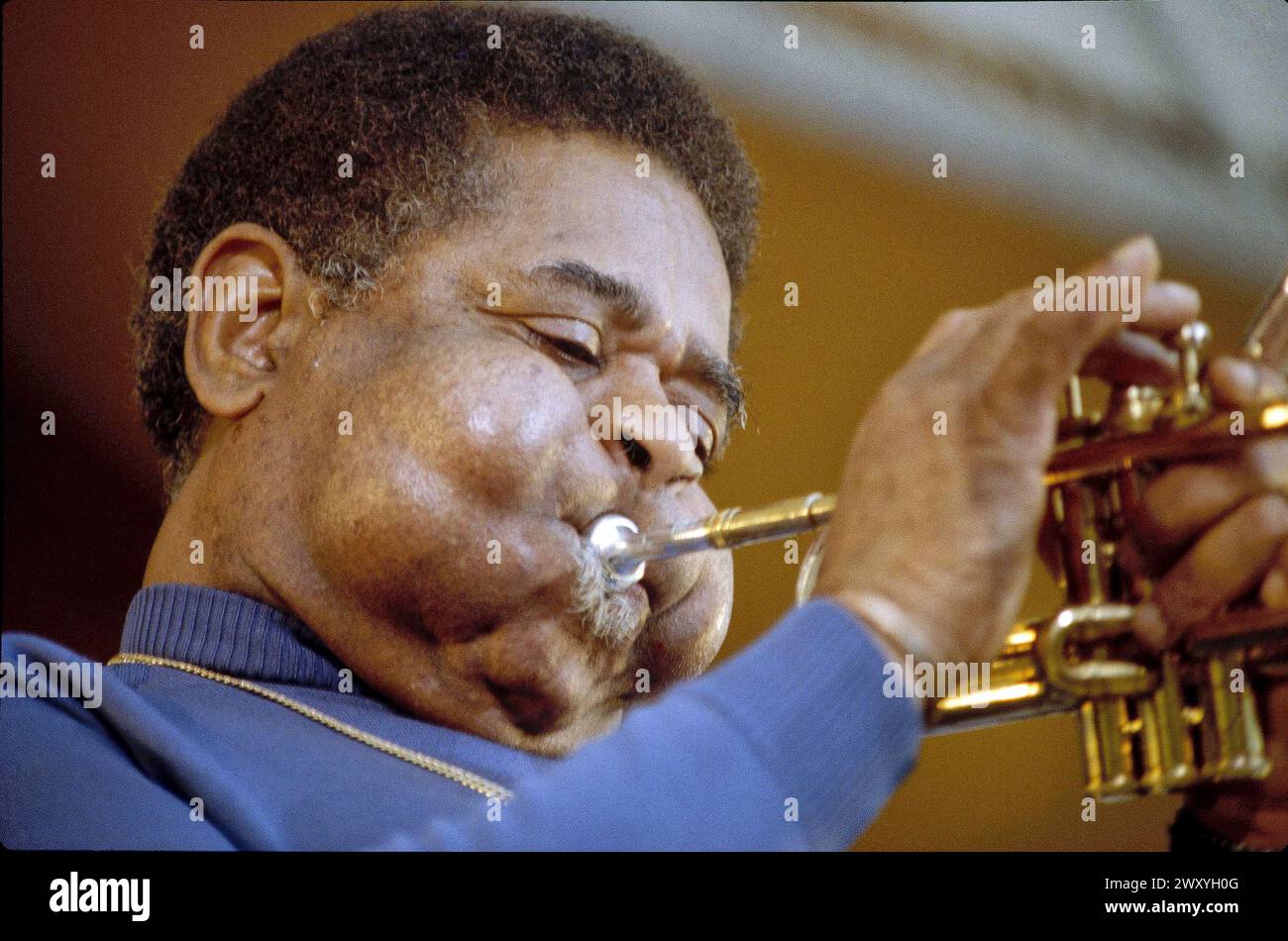 Dizzy gillespie in concert hi-res stock photography and images - Alamy