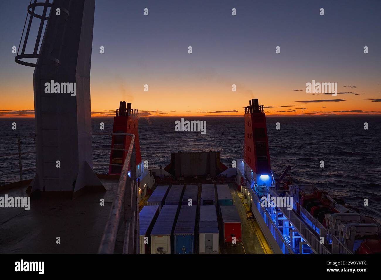 Rear view container ship sailing hi-res stock photography and images ...