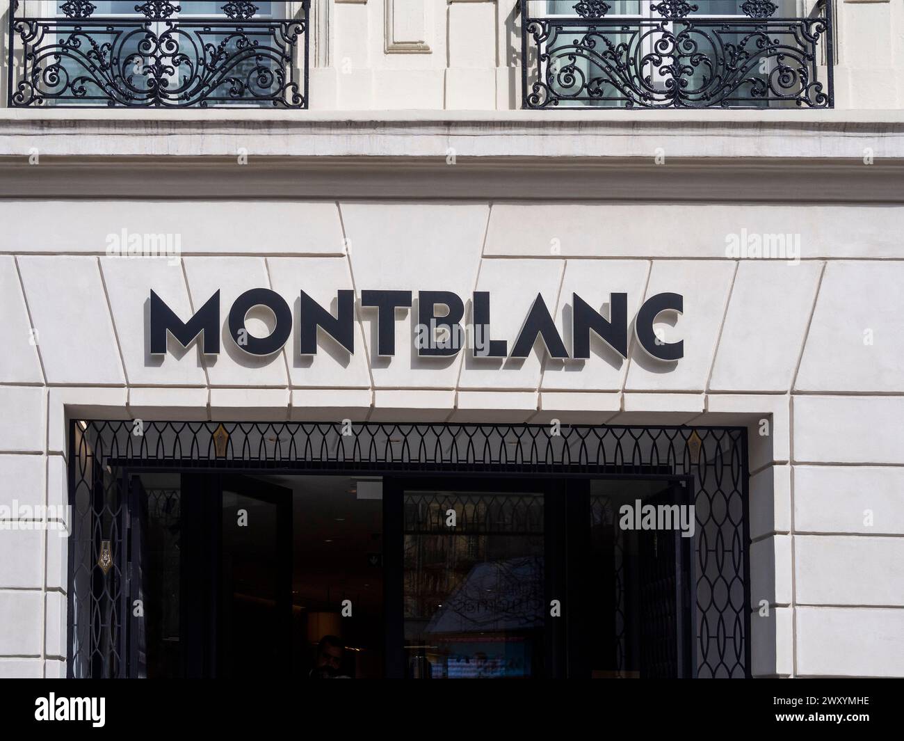 Paris 8e arrondissement. Mont Blanc shop on the champs Elysees avenue ...