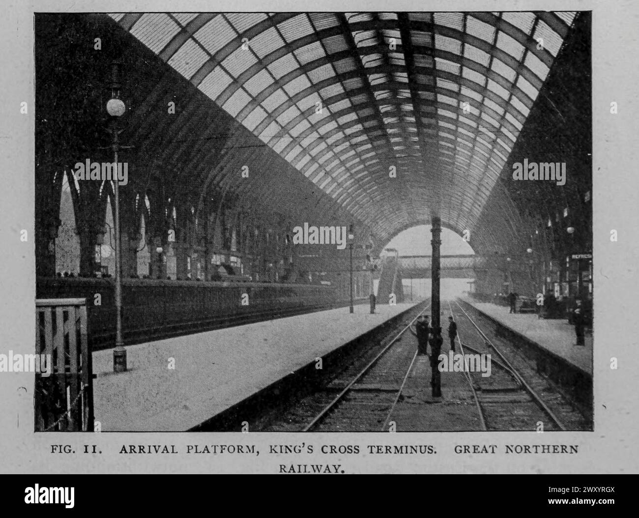 Platform kings cross train station hi-res stock photography and images ...