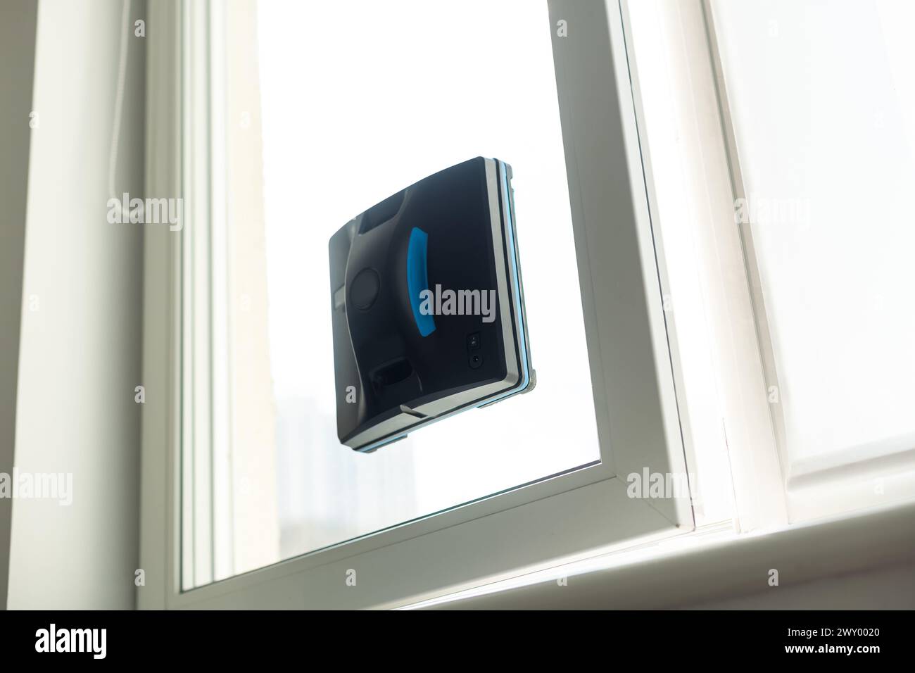 Vacuum cleaner robot cleaning window in high building outdoor Stock ...