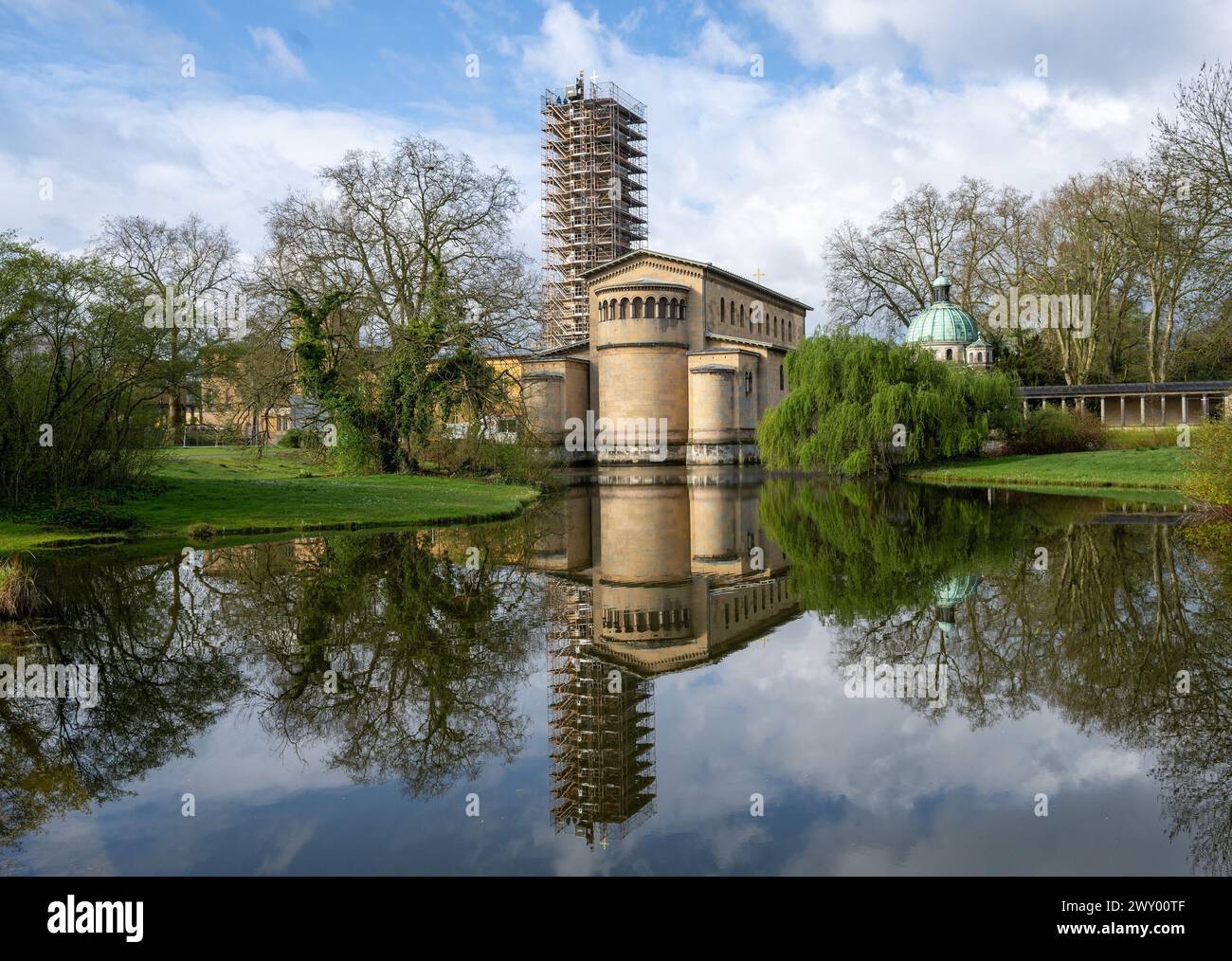 Potsdam, Germany. 03rd Apr, 2024. The gilded spire cross, which was ...