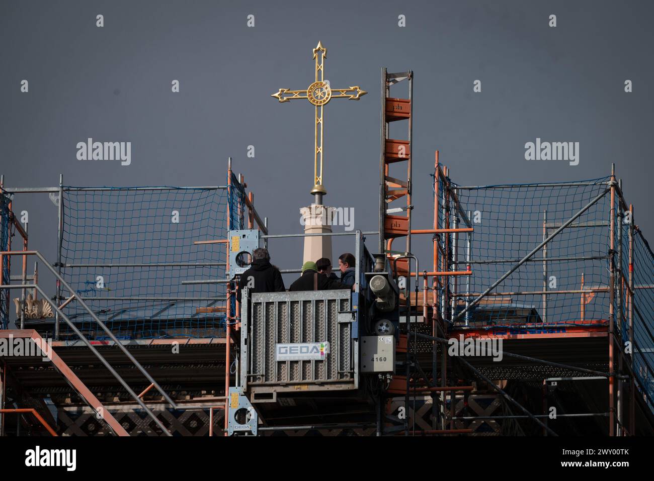 Potsdam, Germany. 03rd Apr, 2024. The gilded spire cross, which was ...