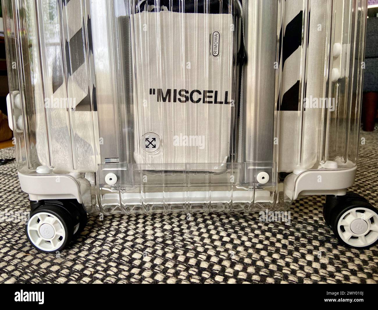 Off white virgil abloh hi-res stock photography and images - Alamy