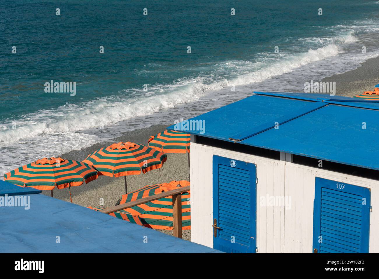 Beach changing cabin hi-res stock photography and images - Alamy