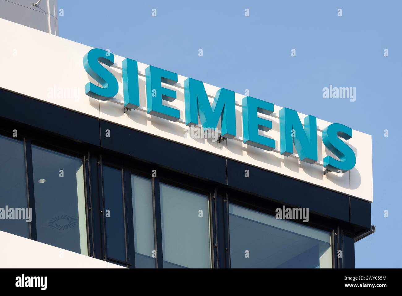 Siemens logo hi-res stock photography and images - Alamy