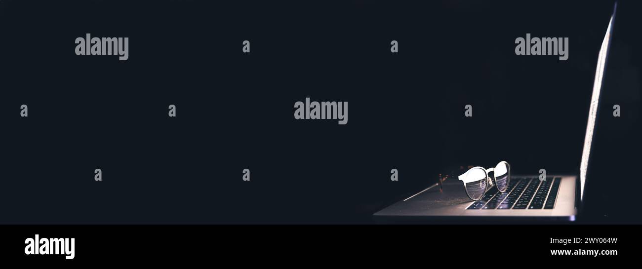 Computer reflecting in glasses hi-res stock photography and images - Alamy