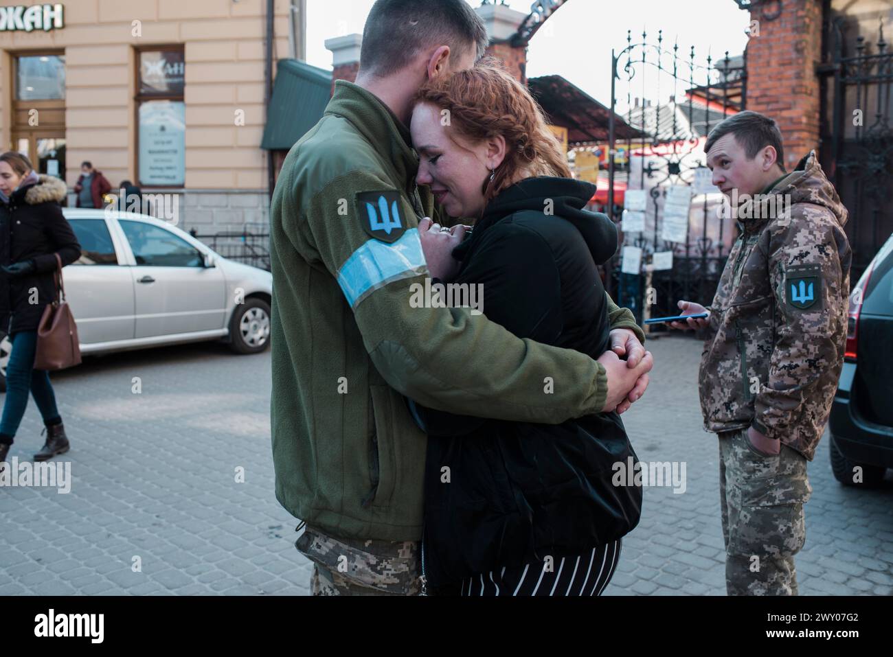 A young Ukrainian soldier hugs his girlfriend on the streets of Lviv ...