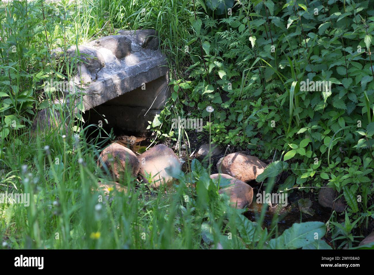 Stone culvert hi-res stock photography and images - Alamy