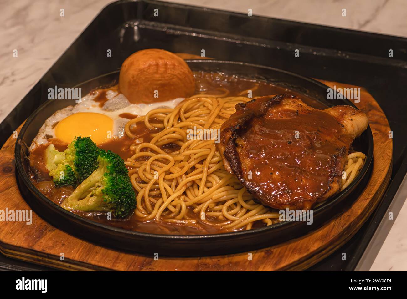 Sizzling chicken chop hi-res stock photography and images - Alamy