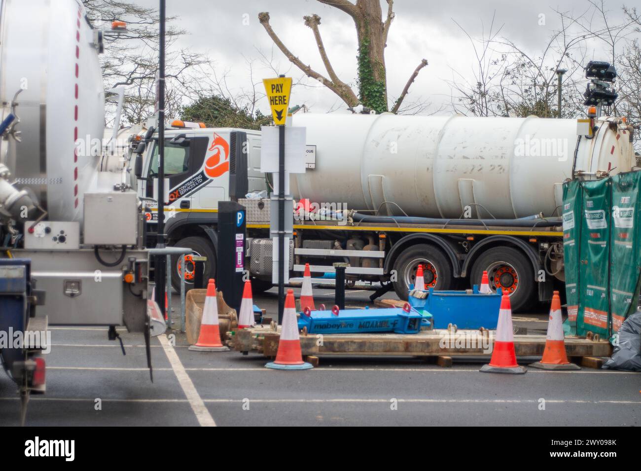 Chertsey sewage treatment works hi-res stock photography and images - Alamy