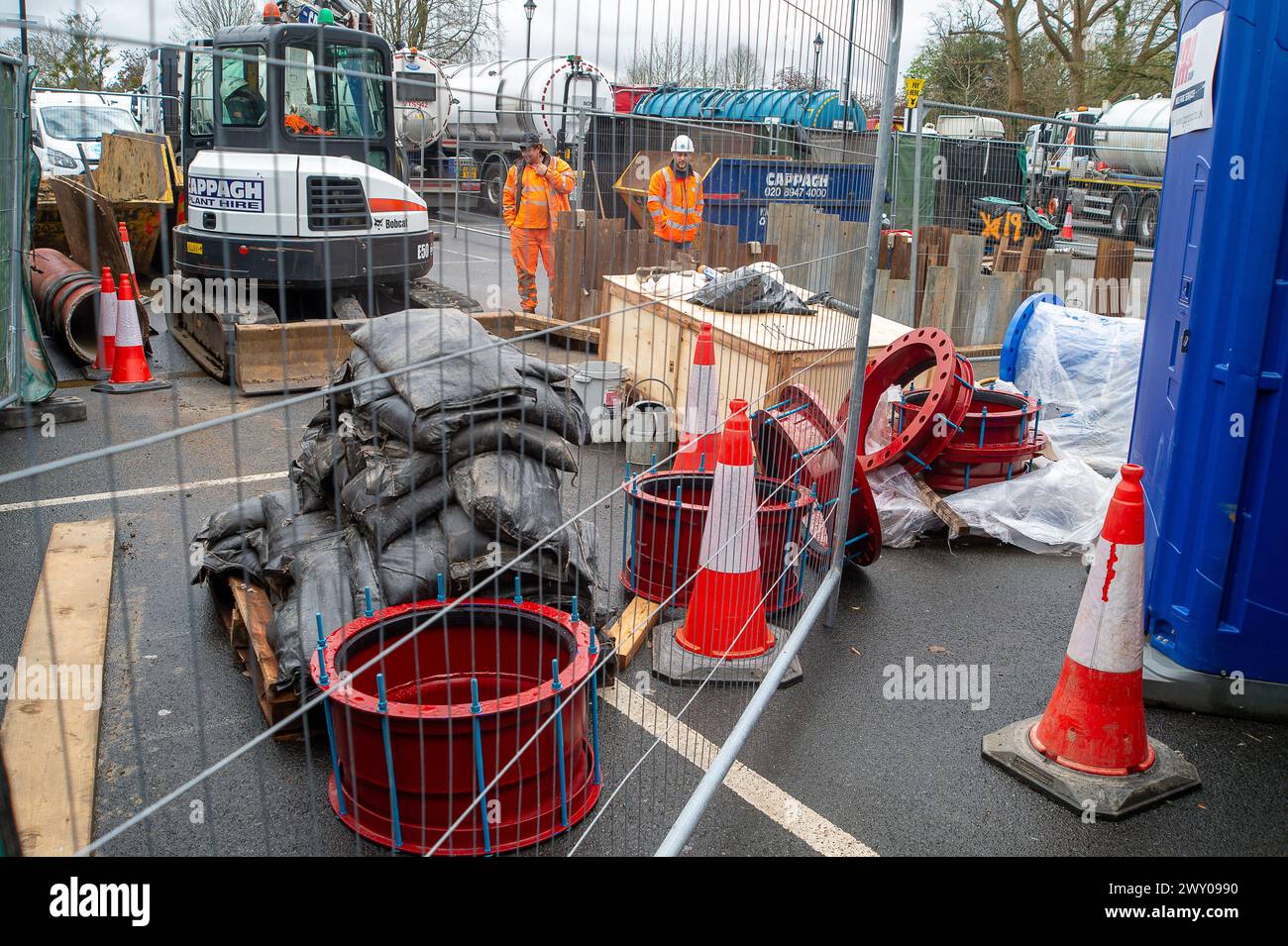 Weybridge, UK. 3rd April, 2024. Thames Water are repairing a burst ...