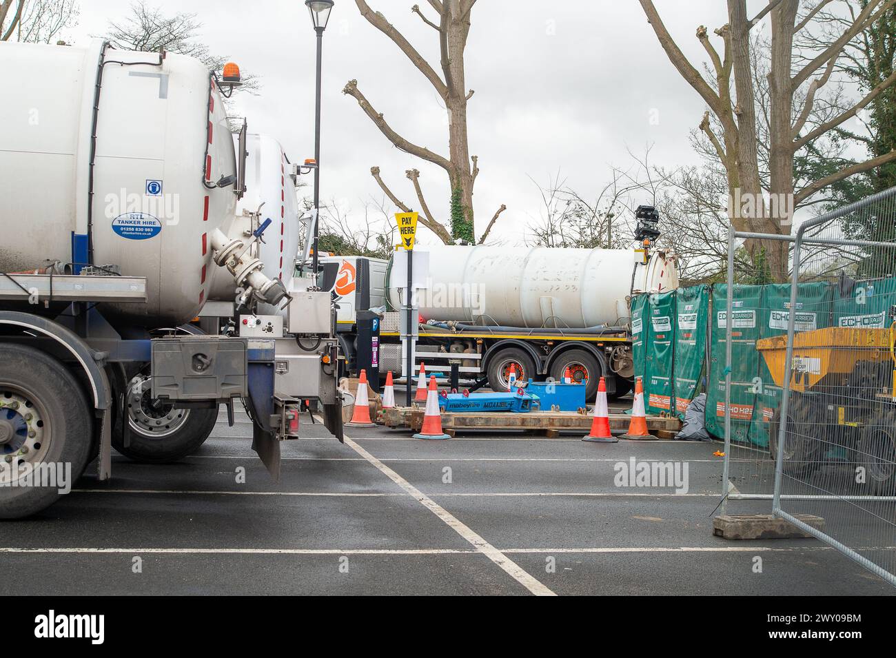 Weybridge, UK. 3rd April, 2024. Thames Water are repairing a burst ...