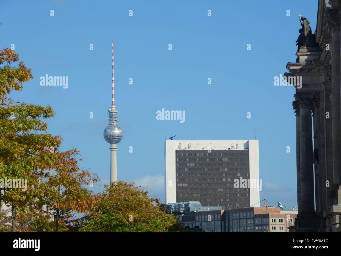 The Berlin TV Tower and the dome of Berlin Cathedral draw the skyline ...