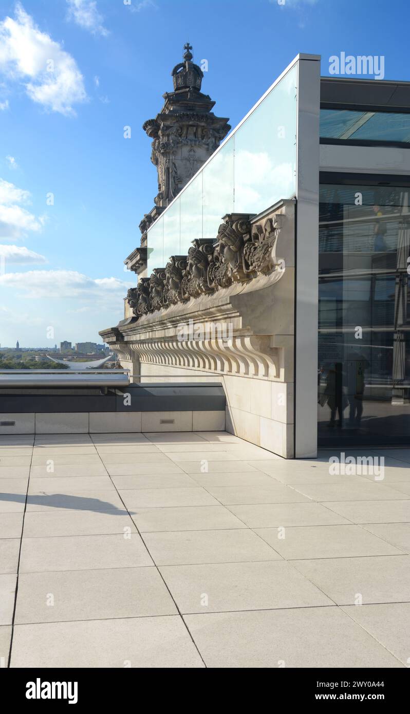 Neoclassical facade embassy hi-res stock photography and images - Alamy