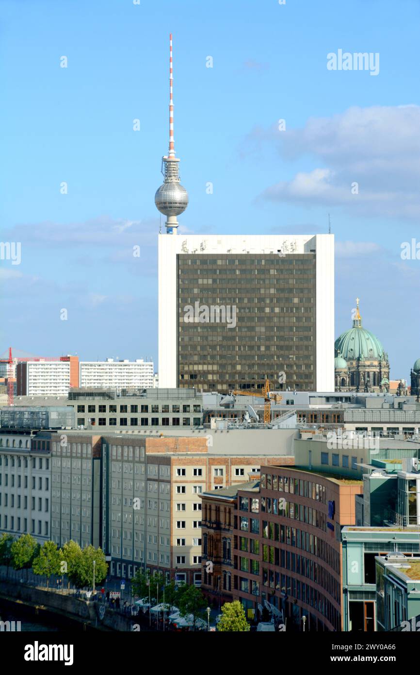 The Berlin TV Tower and the dome of Berlin Cathedral draw the skyline ...