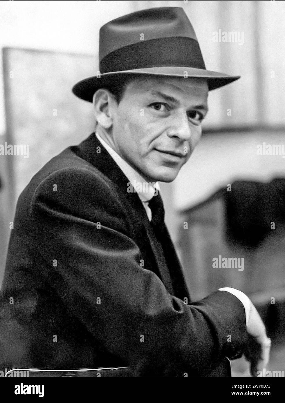 American singer frank sinatra hi-res stock photography and images - Alamy