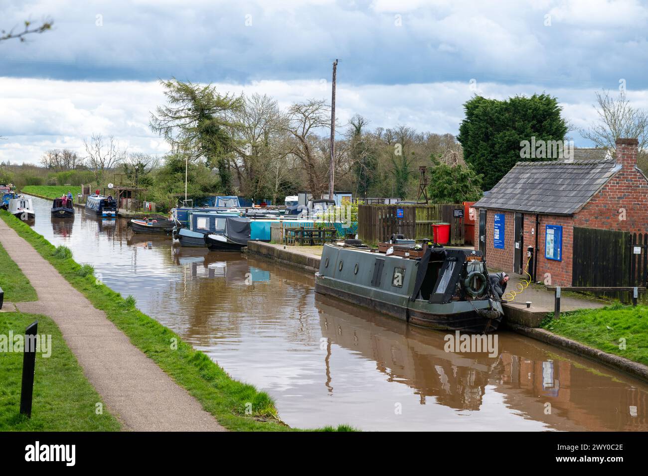 Narrowboats visiting and passing the services on the Shropshire Union ...