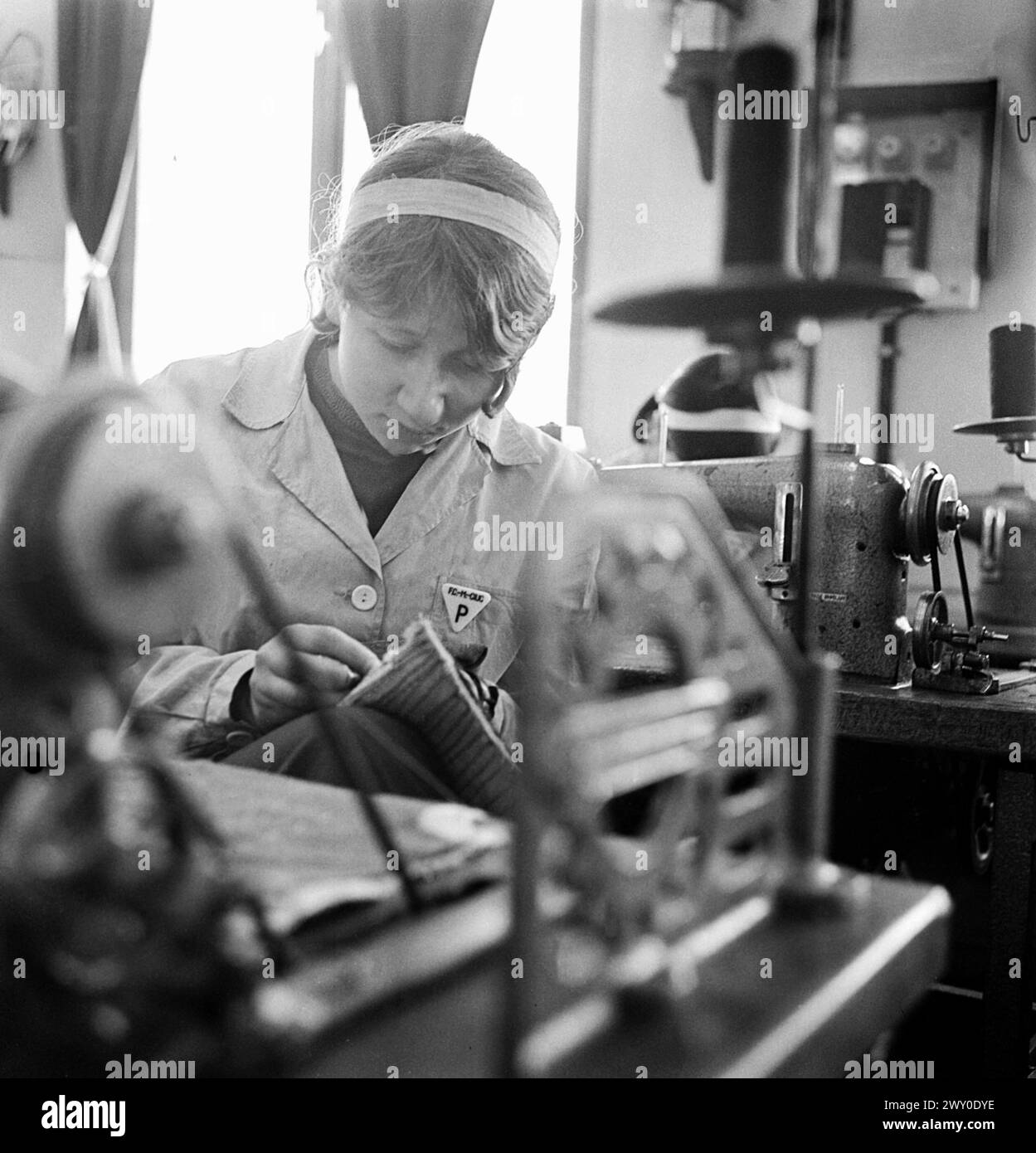 Sewing factory 1970s hi-res stock photography and images - Alamy