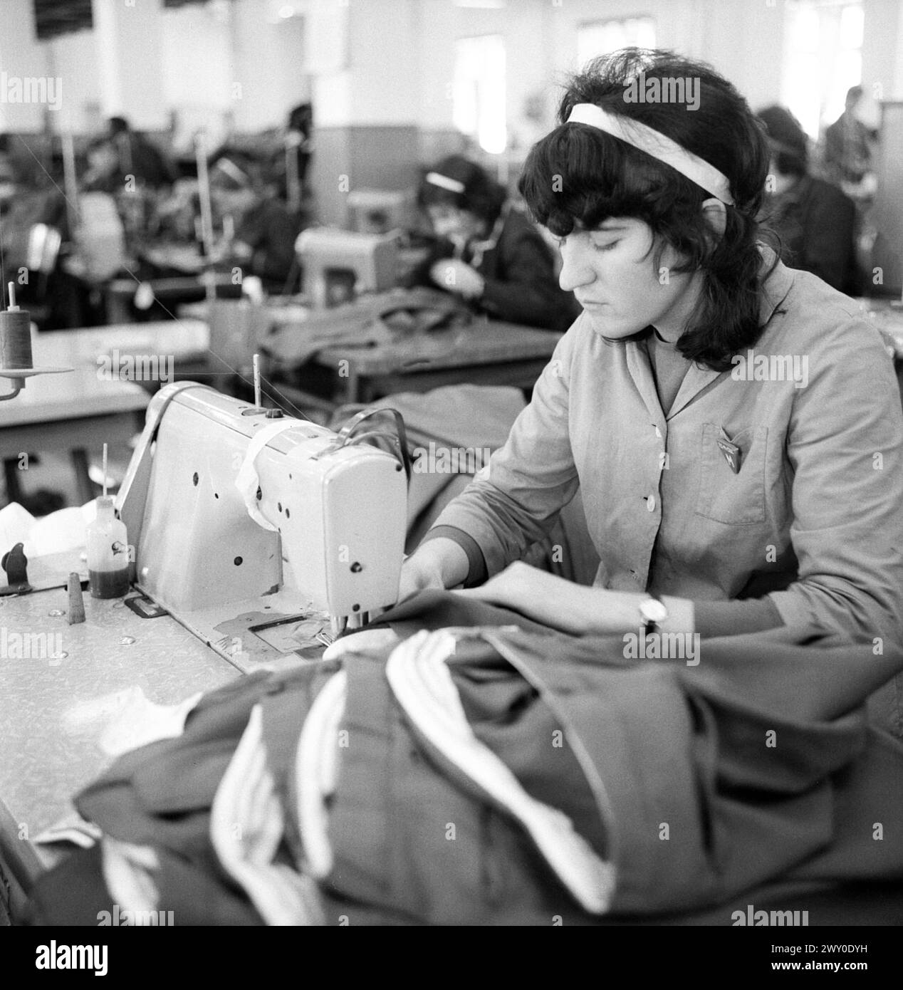 Sewing factory 1970s hi-res stock photography and images - Alamy