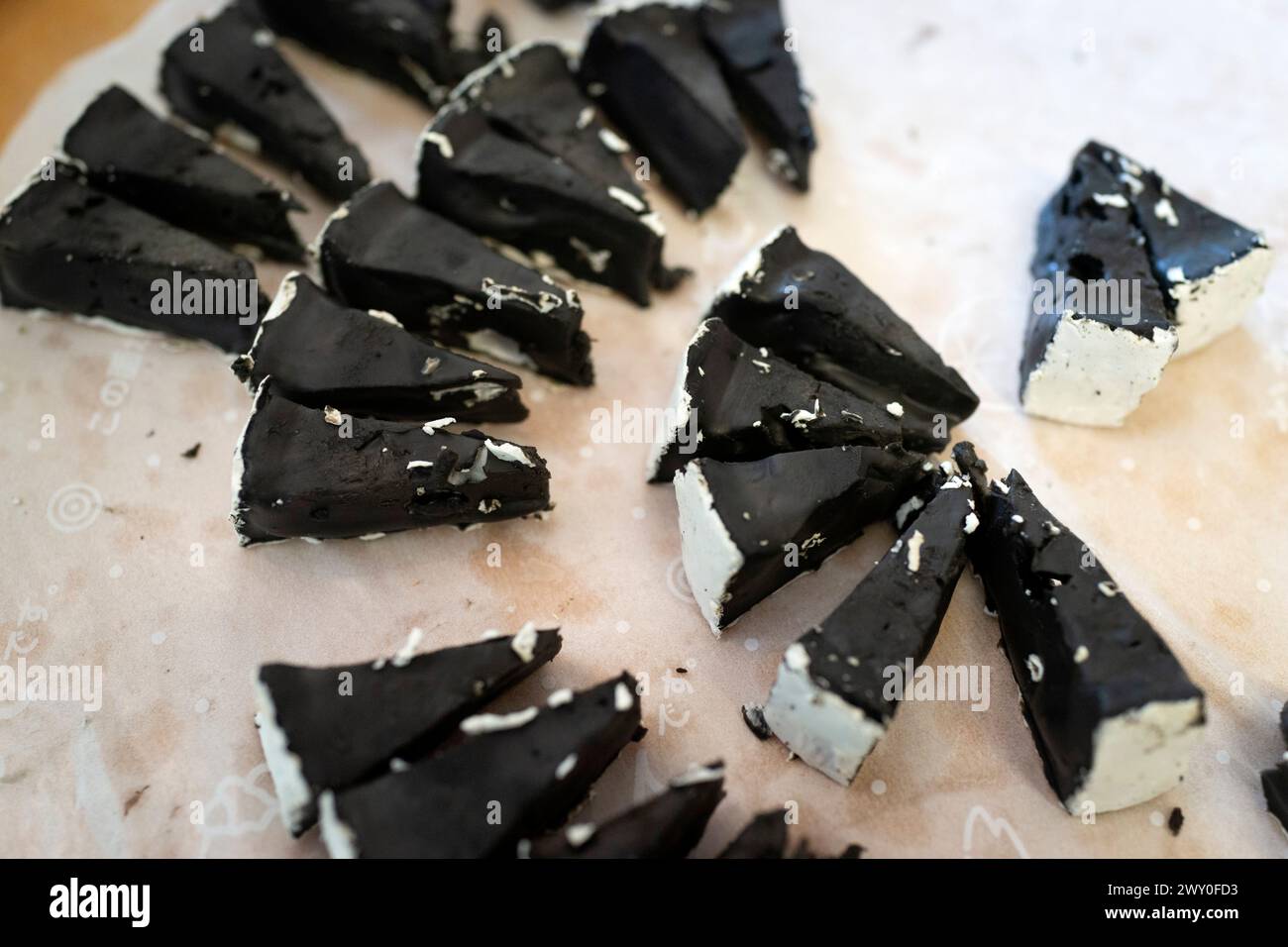 Cheesecake factory worker hi-res stock photography and images - Alamy