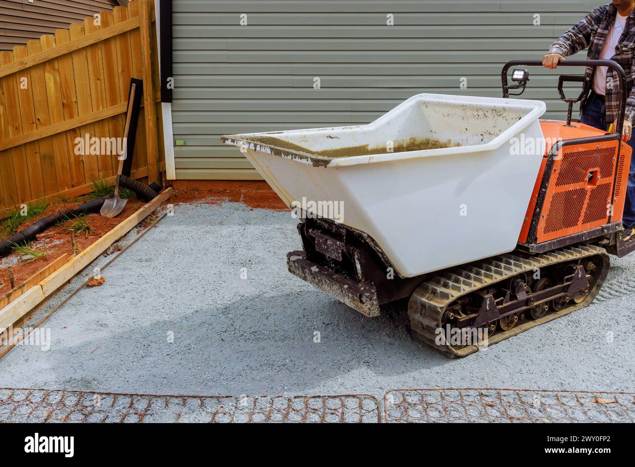 Self dumping rubber track concrete hi-res stock photography and images ...