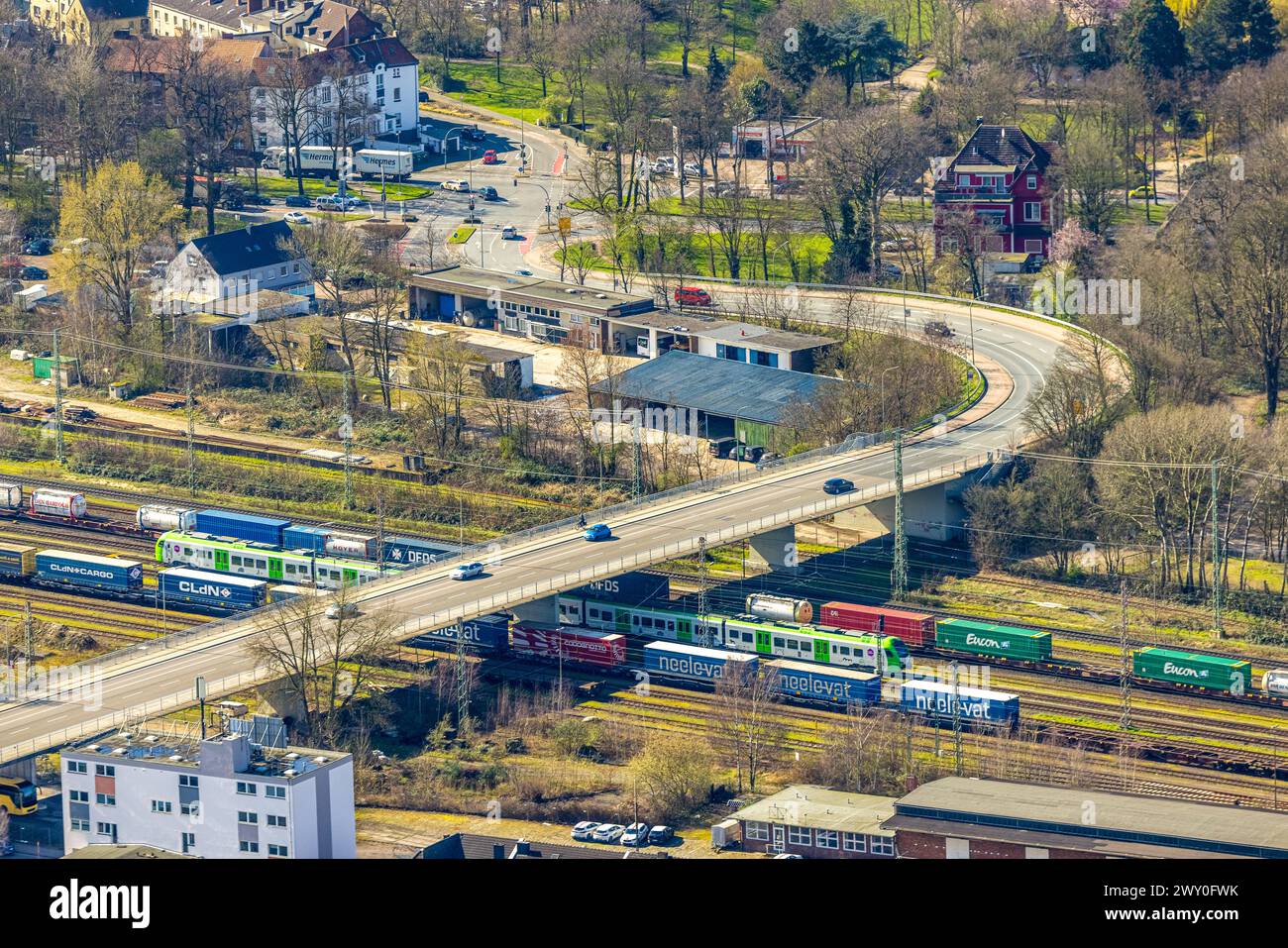 Luftbild, Bundesstraße B58 geschwungene Straßenüberquerung der ...