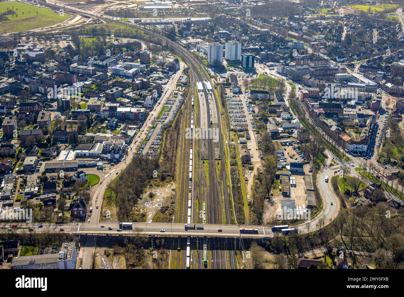 Luftbild, Hbf Hauptbahnhof, Güterzug und Personenzug, Ausbau der ...