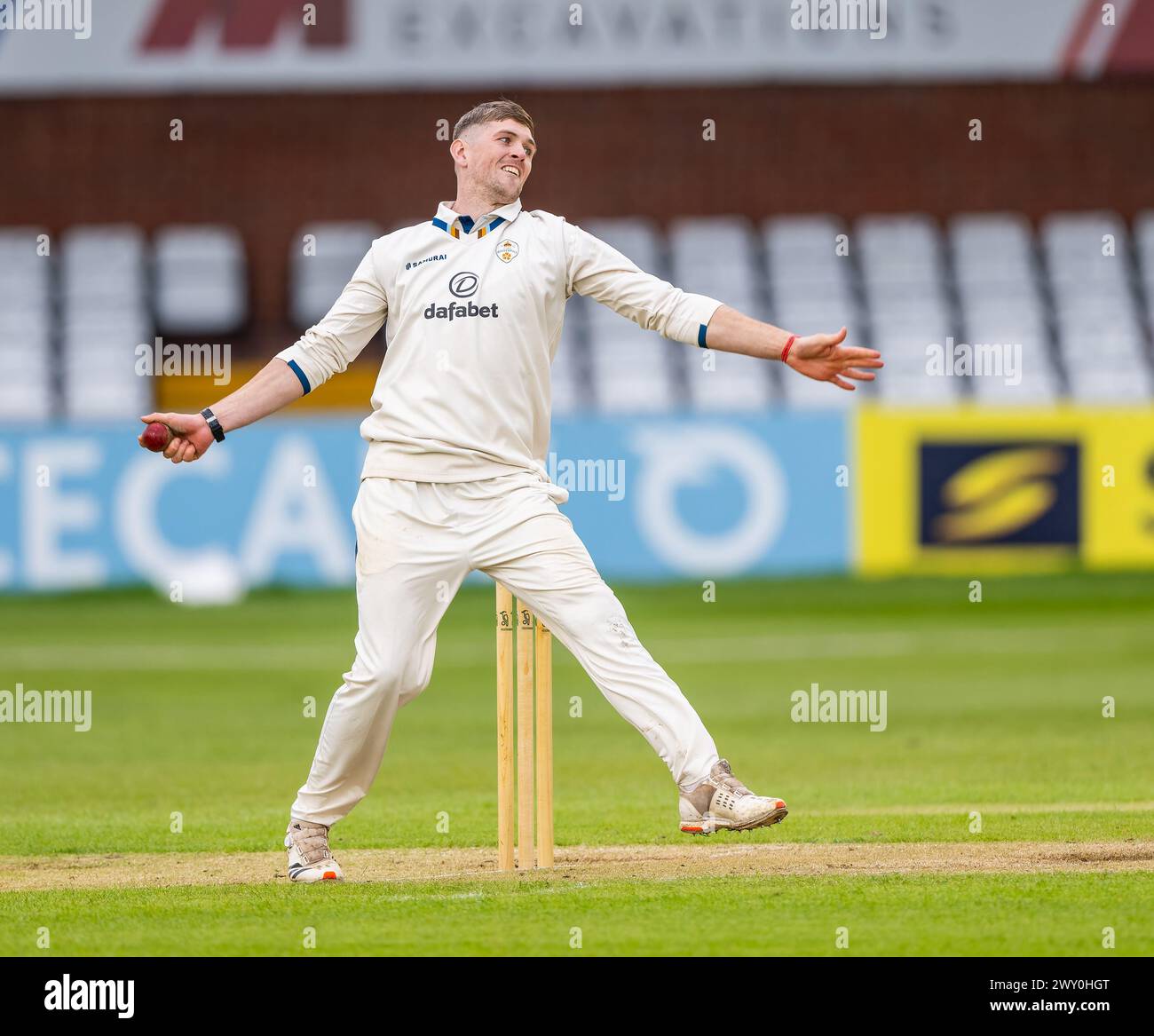 Alex thomson cricket derbyshire hi-res stock photography and images - Alamy