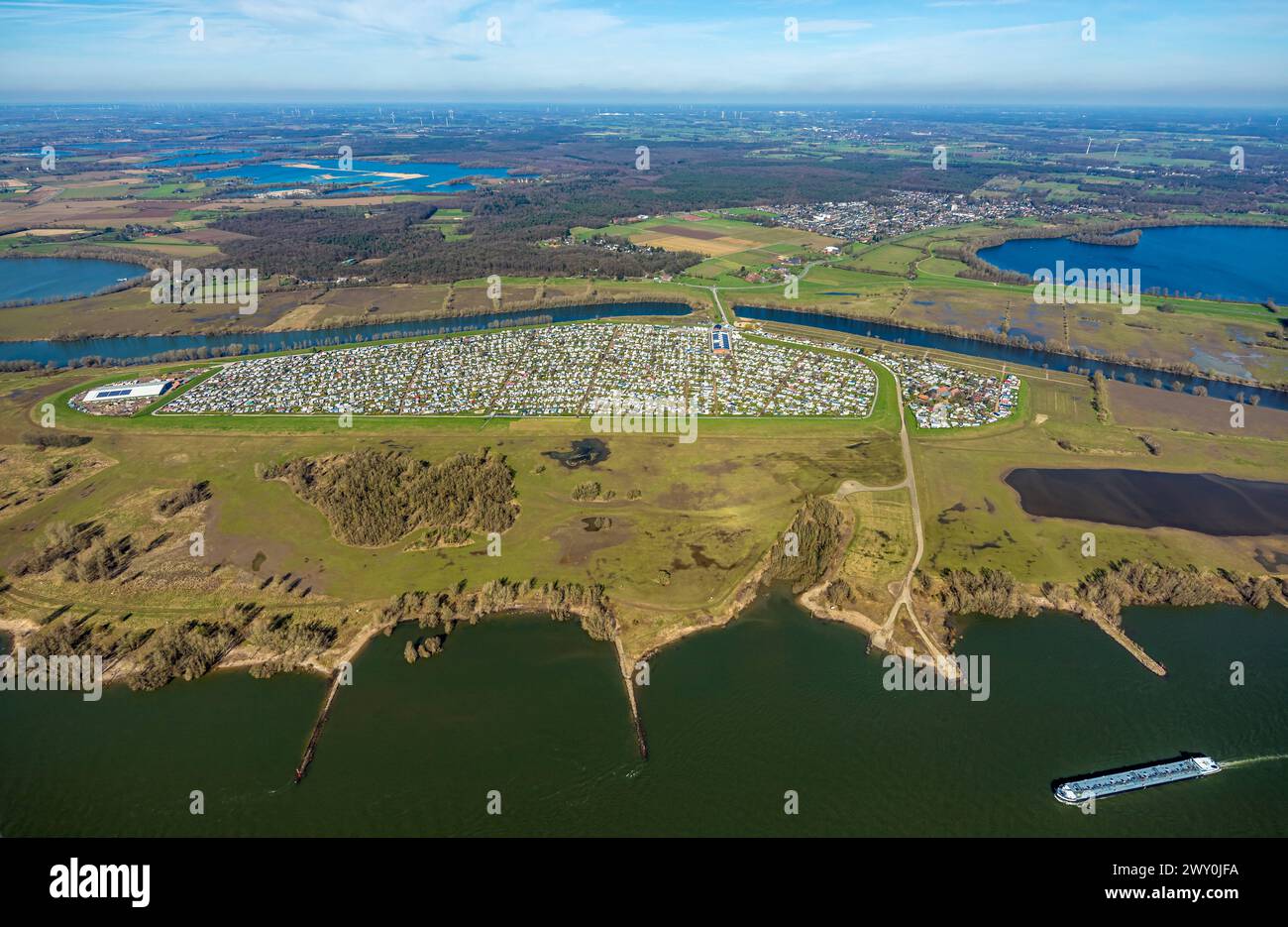 Wohnmobile forest hi-res stock photography and images - Alamy