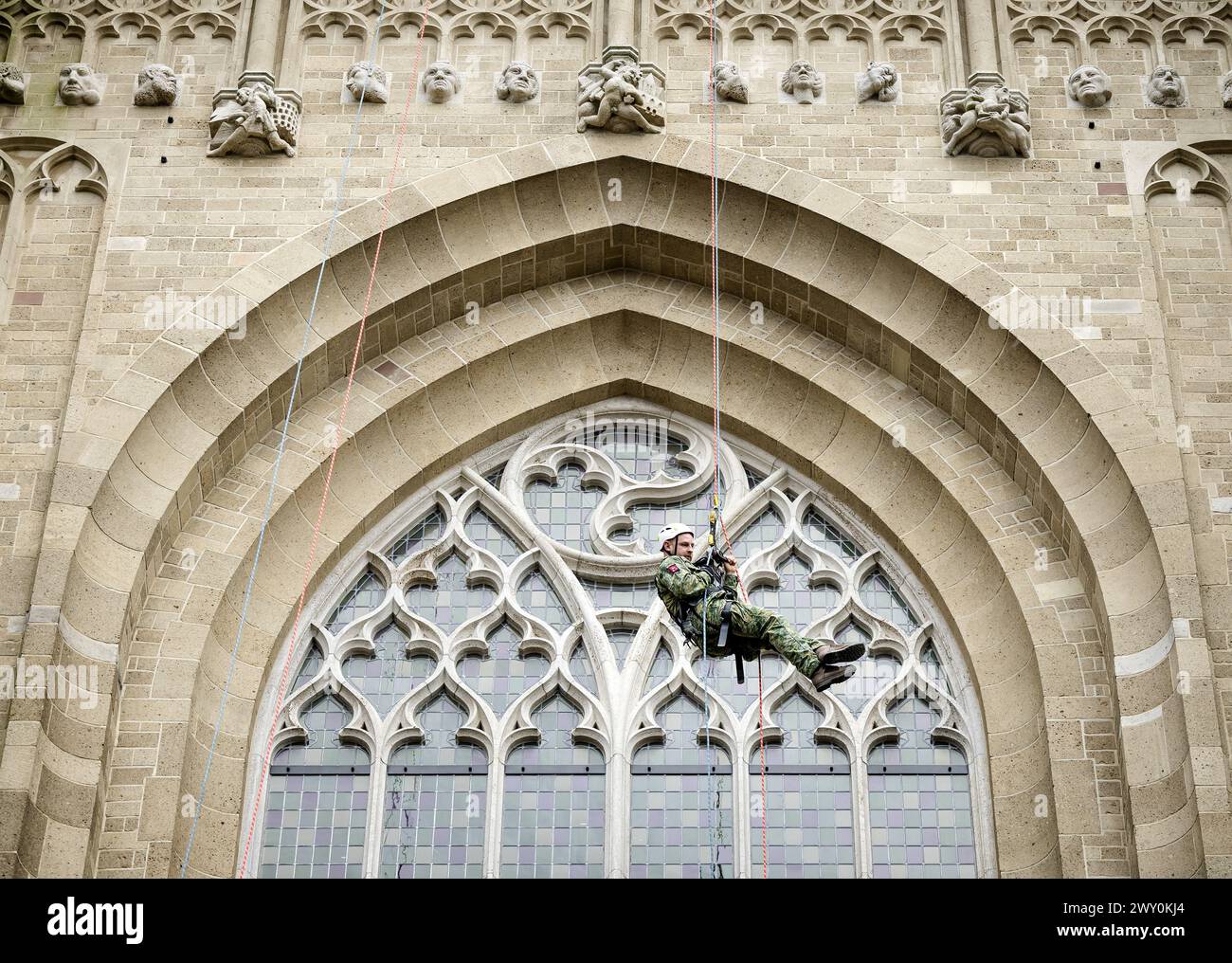 ARNHEM - Soldiers from the airmobile brigade of the Royal Netherlands ...