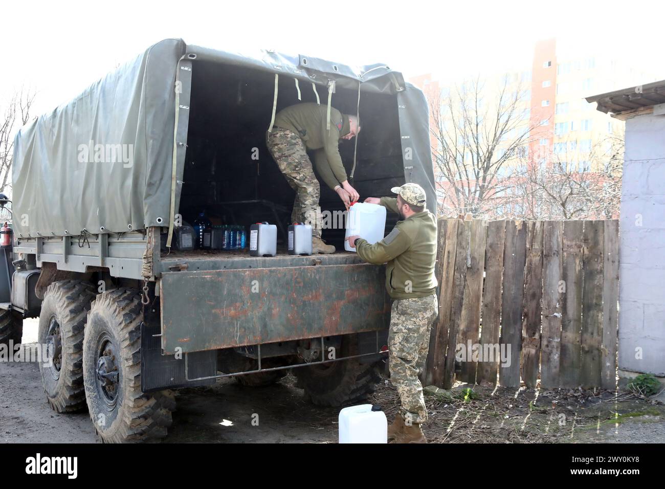 Non Exclusive: KYIV REGION, UKRAINE - APRIL 02, 2024 - Servicemen load canisters into a vehicle ...