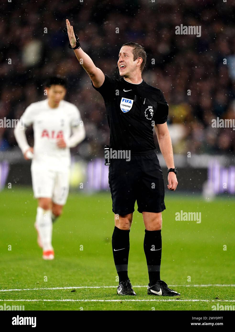 John brooks referee hi-res stock photography and images - Alamy