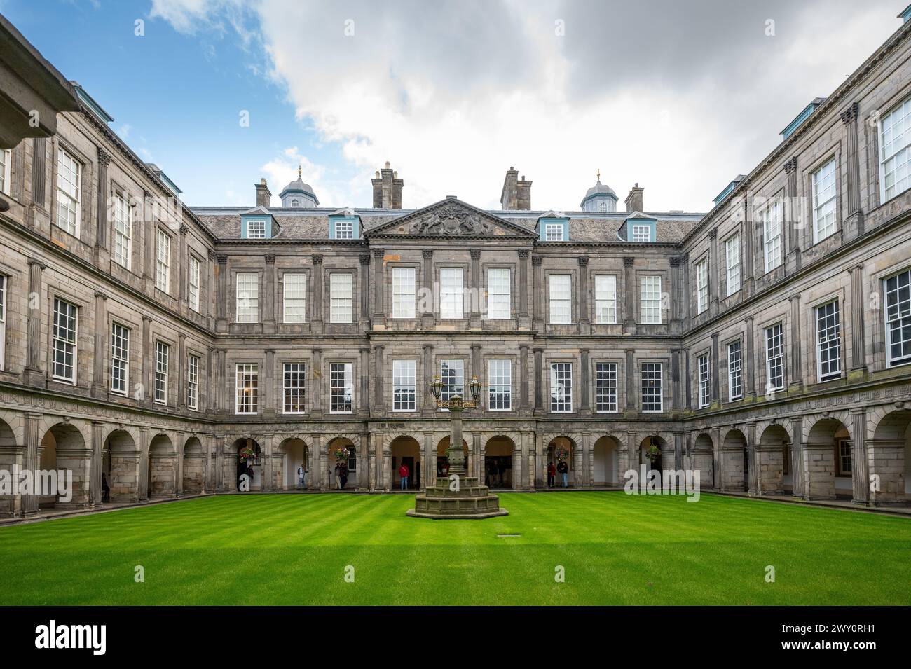 Interior courtyard of the Quadrangle of the Holyroodhouse, Royal Palace ...