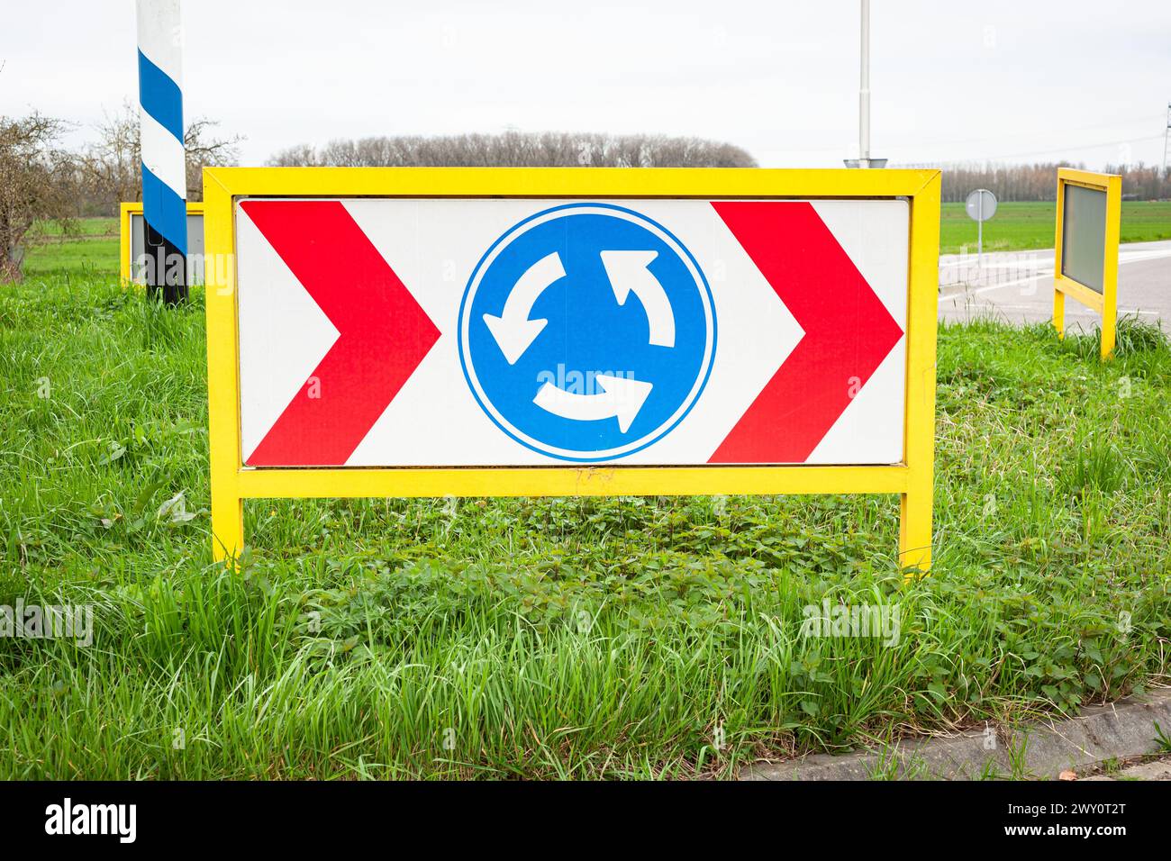 Traffic sign in grass hi-res stock photography and images - Alamy