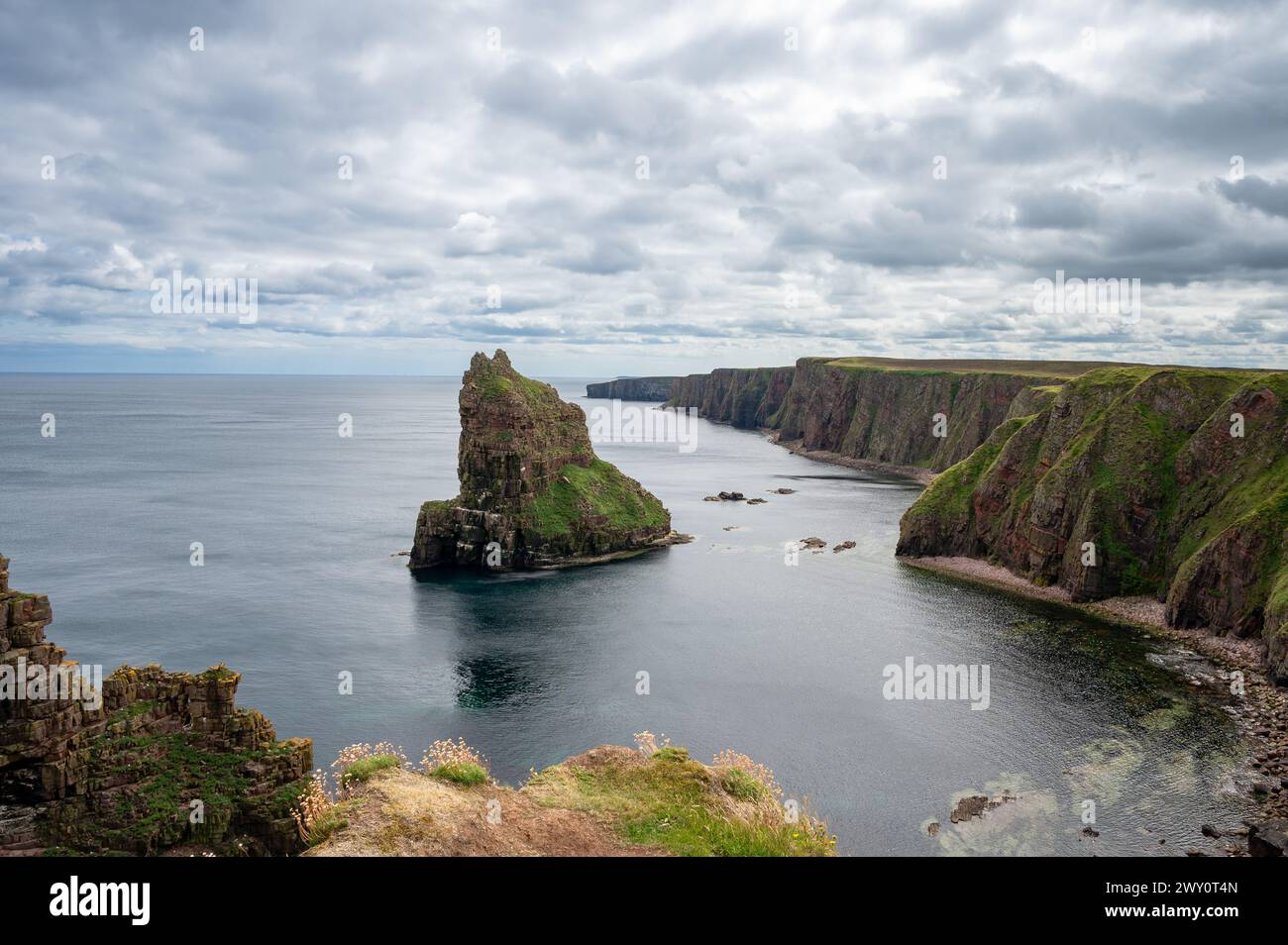 Duncansby Stacks and cliff at North Sea, Duncansby Head, John O´Groats ...