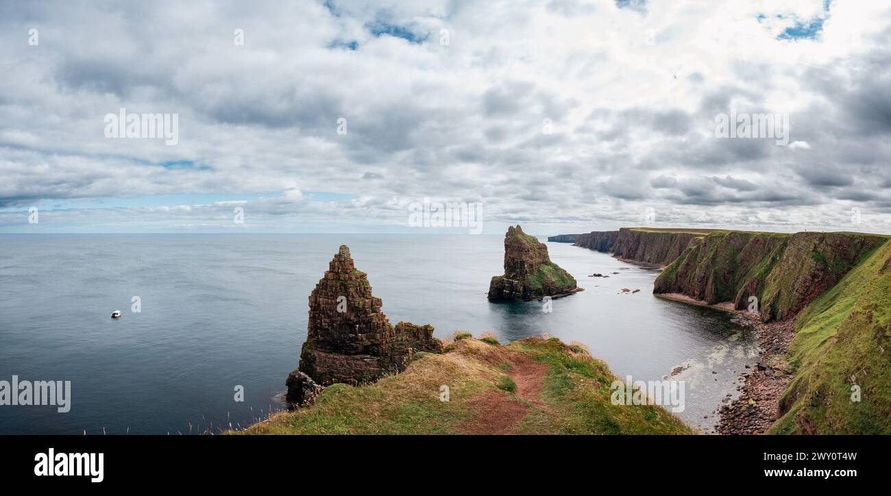 Duncansby Stacks and cliff at North Sea, Duncansby Head, John O´Groats ...