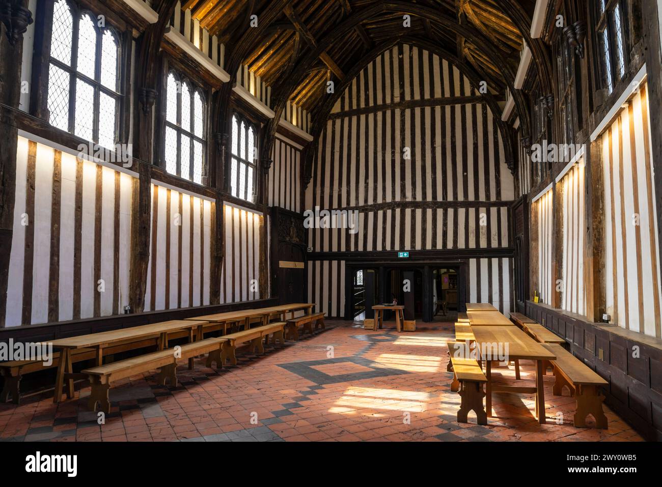 Old english house interior hi-res stock photography and images - Alamy