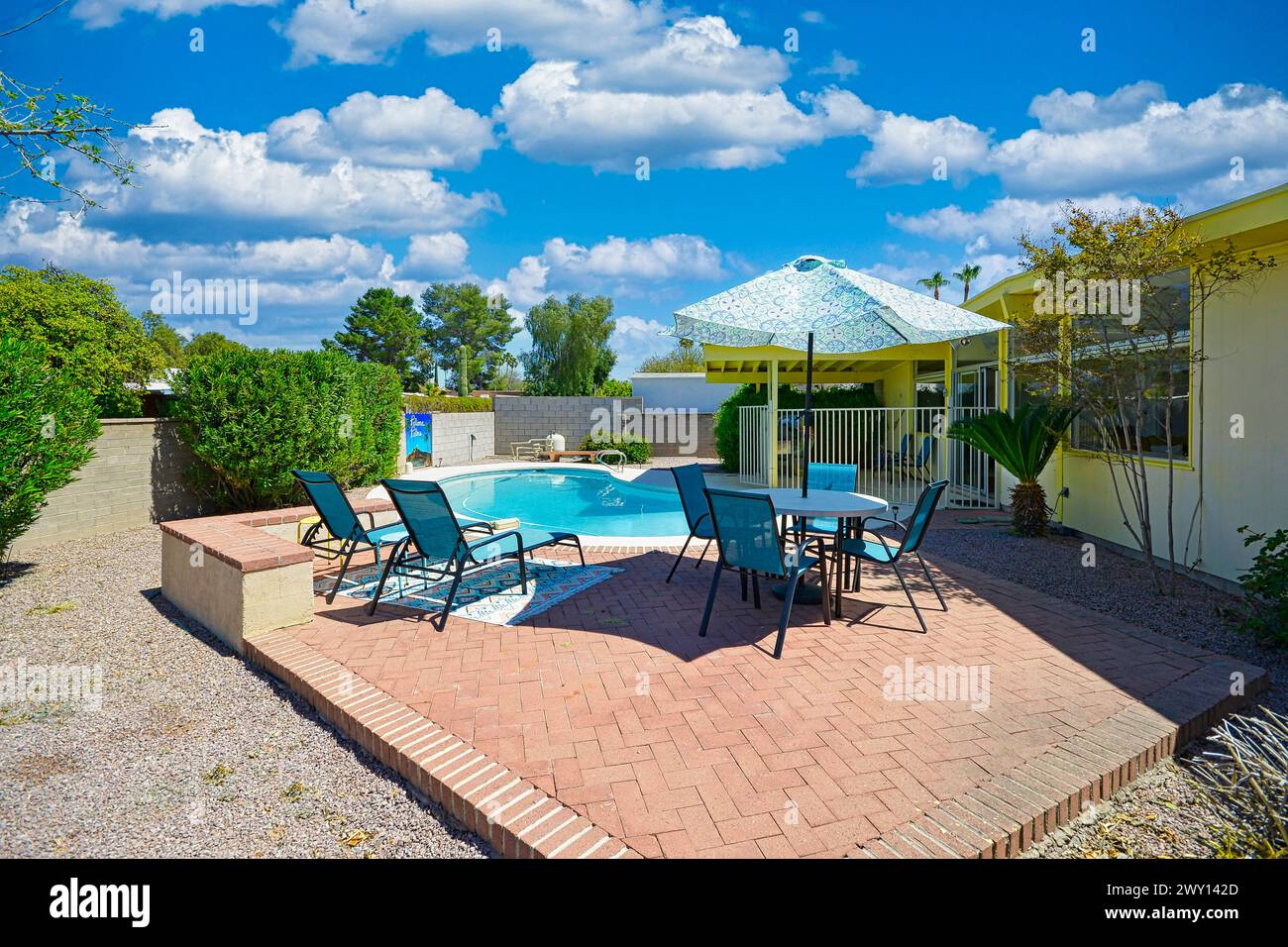 Pool home - Arizona living in the suburbs of Tucson Stock Photo - Alamy