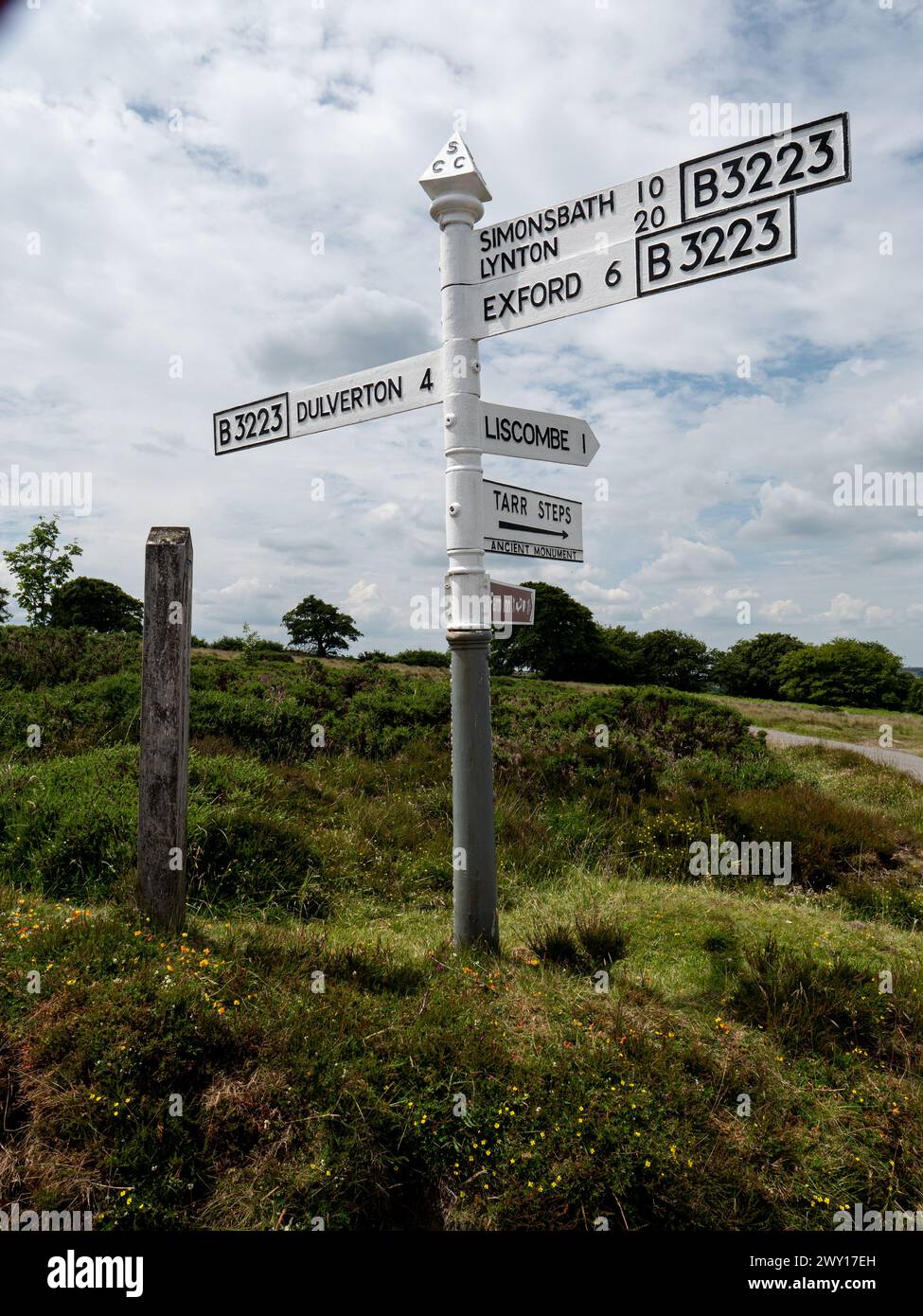 Signpost on Exmoor pointing directions towards Tarr Steps, Dulverton ...
