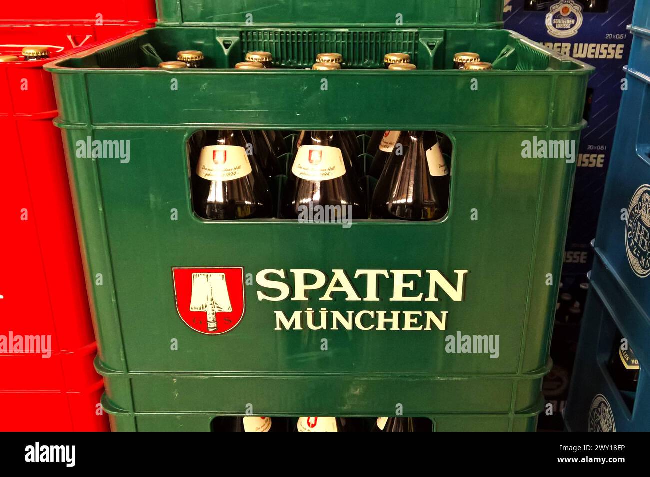 Spaten München, Bier Brauerei. Bierflaschen im Kasten *** Spaten Munich ...