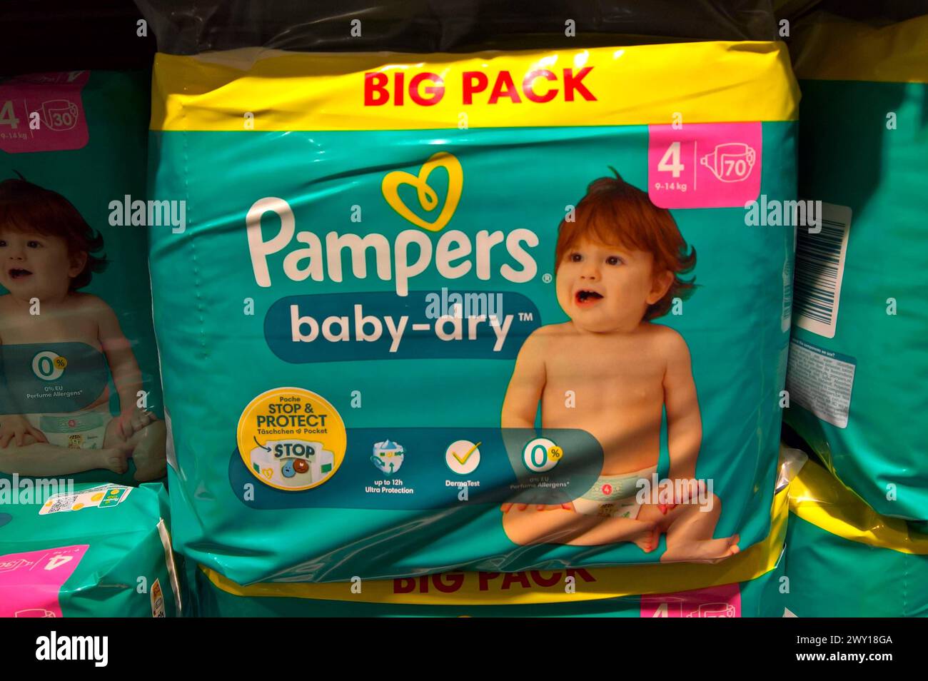 Pampers windeln hi-res stock photography and images - Alamy
